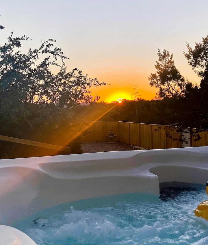 Luxury Suite 2 - Safari Tent - Outdoor Soaking Tub - Lake Travis, TX