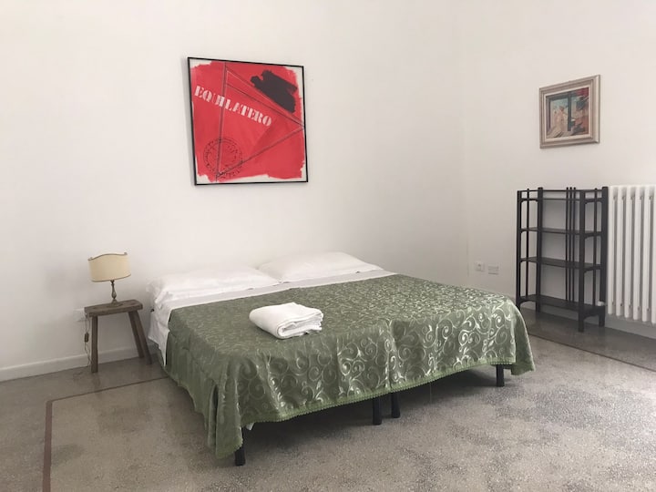 B&b Artpoetry: Nel Pieno Centro Di Lecce - Лечче