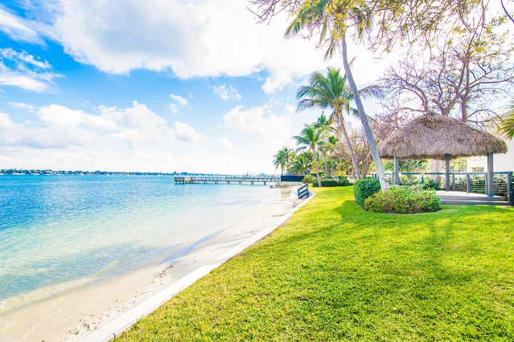 2 Bedroom Water Front Condo With Private Beach! - ウェスト・パーム・ビーチ, FL