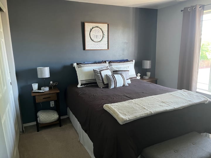Room 1-one Bedroom Available In Clean Redmond Home - Redmond, OR
