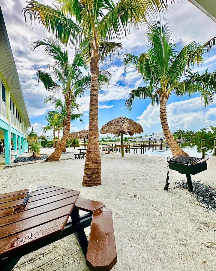 Deluxe King Suite With Deck & Waterfront - Sanibel Island, FL