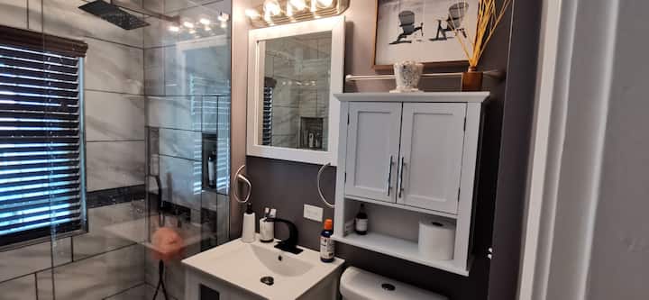 Cheerful 3 Bedroom/2 Bath Townhome! - Springfield, MA