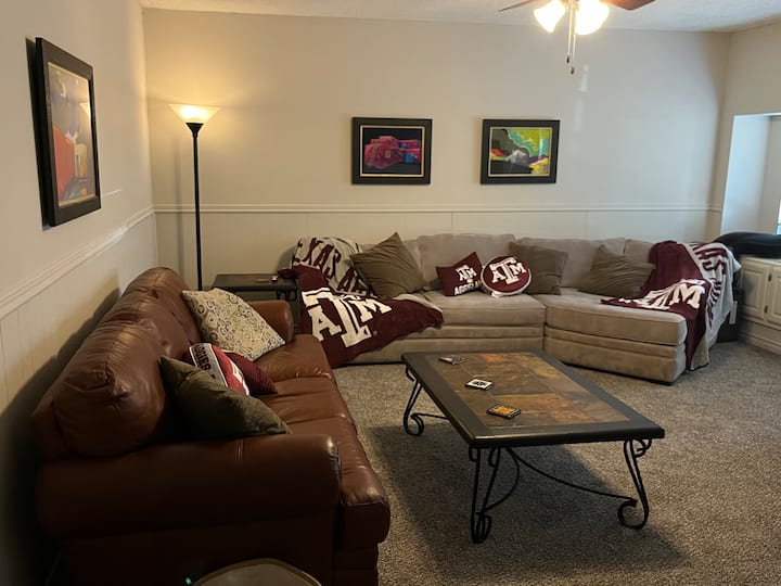 Aggieland Treehouse - Bryan, TX