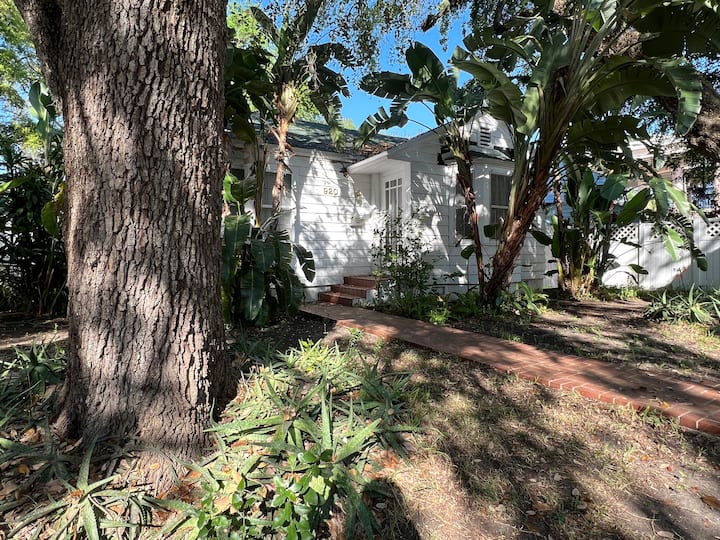 Entire House In Top Location With Free Parking - Miami, FL