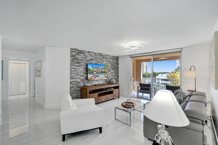 Grand Acqua At The Yacht Club Of Aventura - Aventura