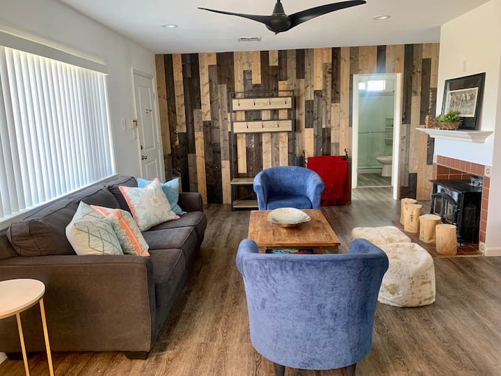 Cheerful Newly Renovated & Modern 4 Bedroom Home - Santa Margarita, CA