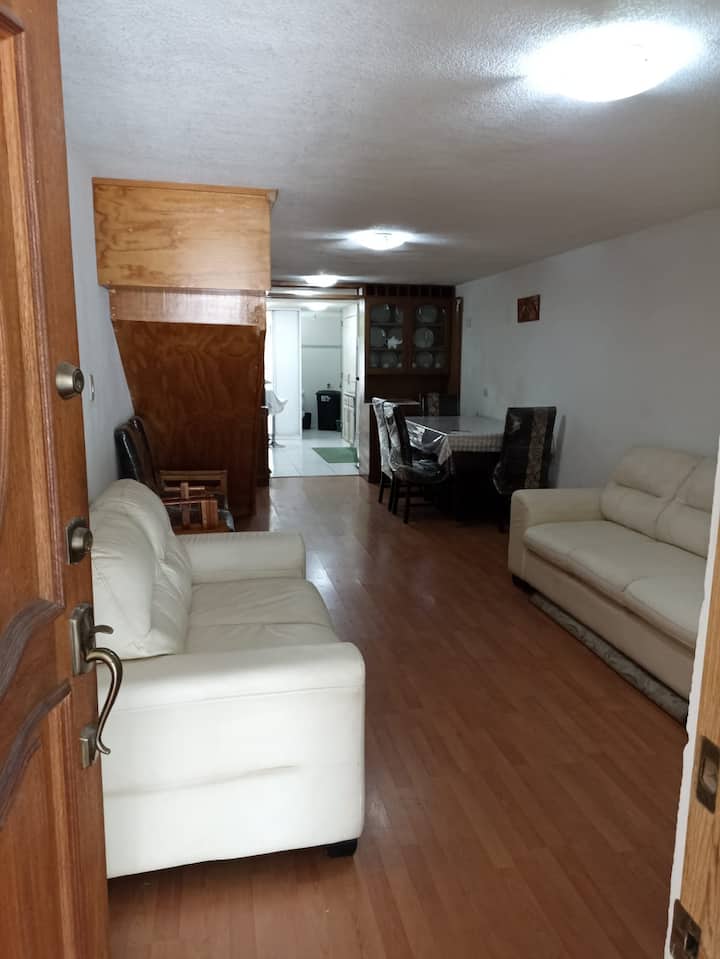 Bonita Casa Residencial: Cochera,wifi Y Minisplits - Guadalupe