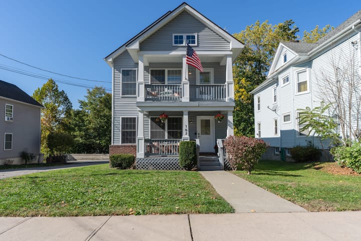 4 Br|2 Bath|queen Beds|2 Kitchens|parking|wifi - Poughkeepsie, NY