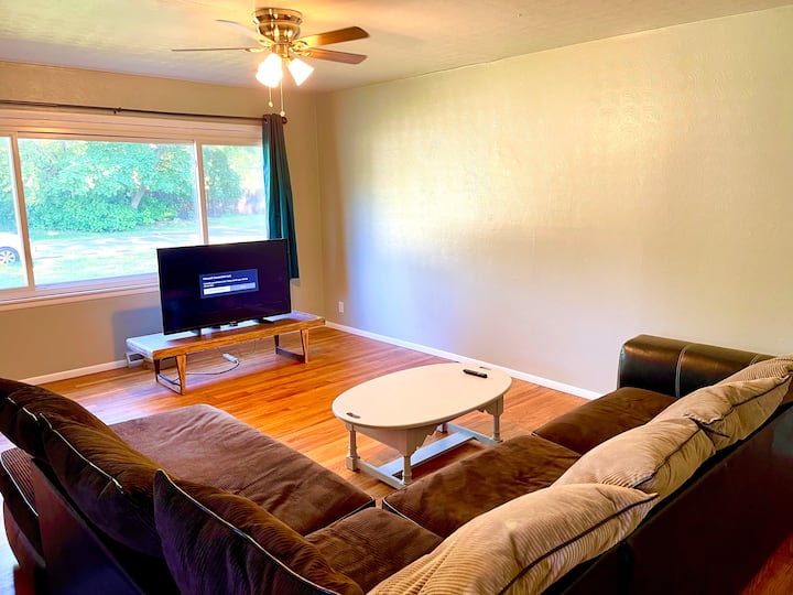 Basement Bedroom In Shared House - South Bend, IN
