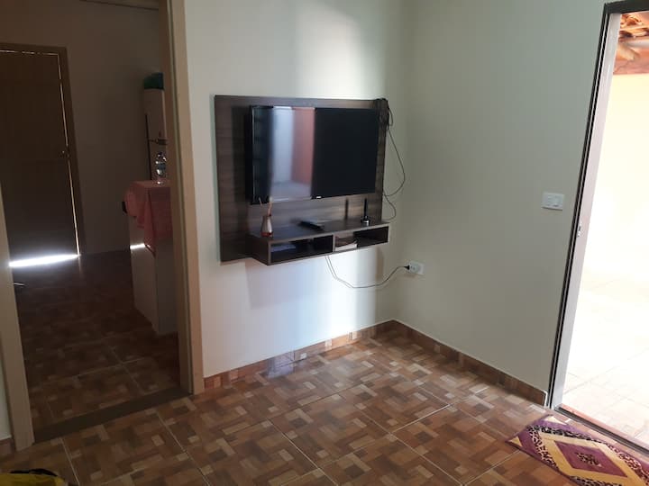 Casa 2 Qtos Próxima Av. Santos Dumont E Hospitais - Uberaba