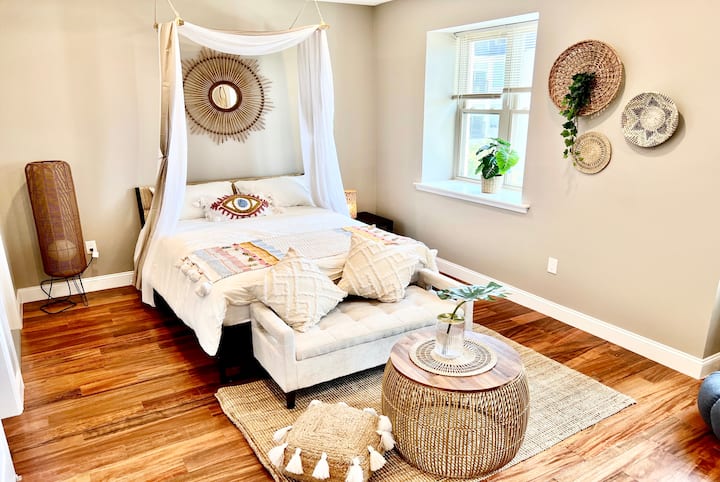 Bohemian Romance  | Apartments In Center City - Lincoln Financial Field - Philadelphia