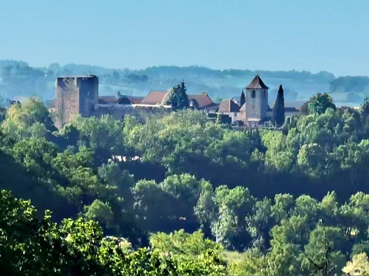 Maison Au Coeur De La Cité Médiévale De Capdenac. - Figeac