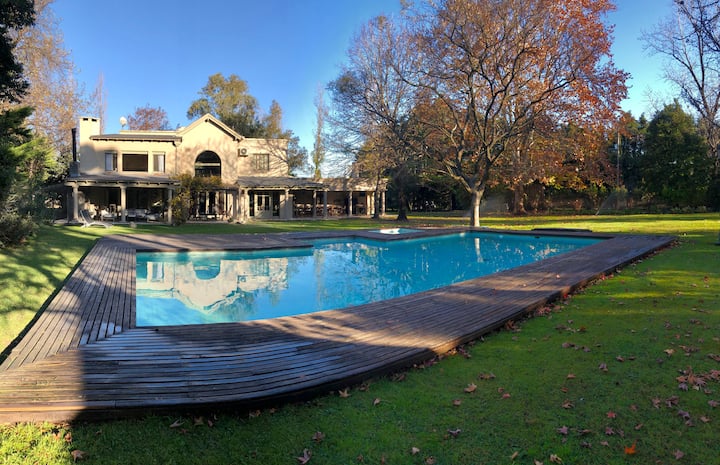 Amazing Residence With Pool And Garden - Bella Vista