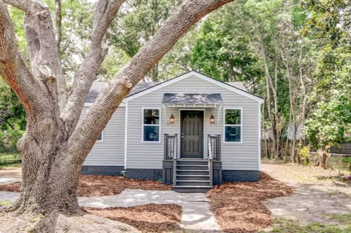 Charming, Bright, Modern Home Near Park Circle - 노스 찰스턴