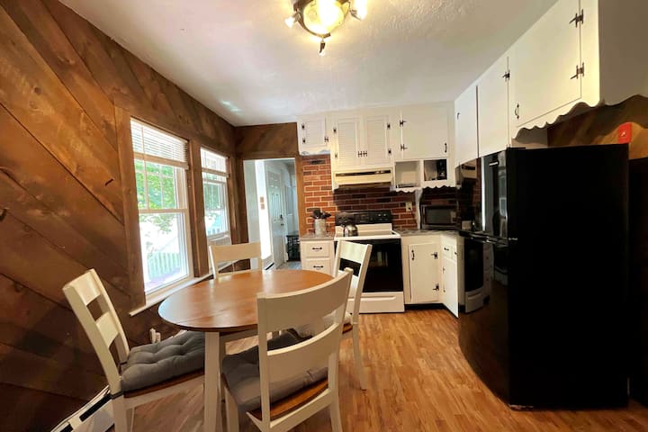 I’m Yours: Spacious Private Bedroom Getaway - Worcester, MA