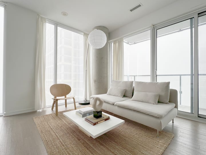 Breathtaking Corner Loft With Views - Toronto