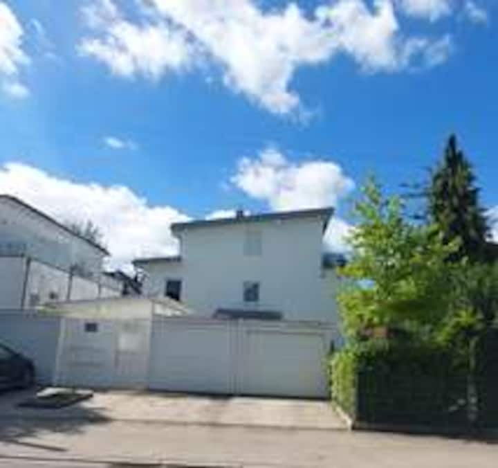 Townhouse In Munich By Month - Minimum 4 Month - München