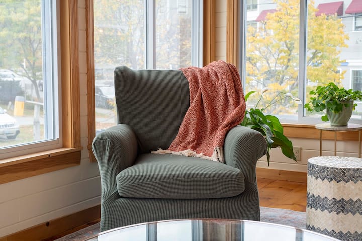The Haven Camden, Me Sunny, 2 Bdrm, Free Parking - Camden, ME