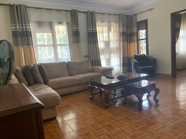 Spacious 3 Bedroom Home - Free Wi-fi+parking - Kampala