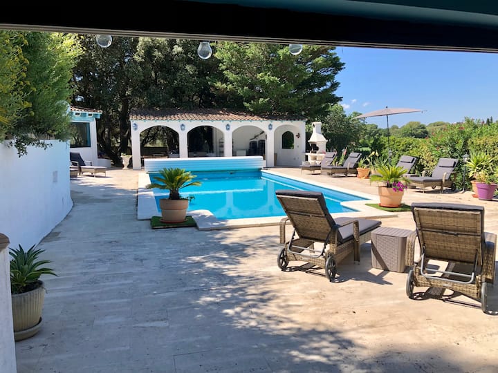 Spacieuse Villa / Piscine,  Jacuzzi, Tranquillité - Miramas