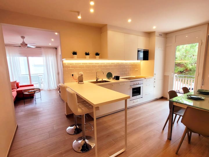 Precioso Apartamento Reformado Y Con Terraza - Roses