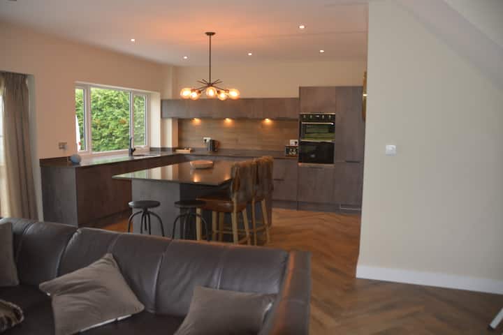 The Bunkhouse - 2 Bedroom Home With Parking - Cotswolds