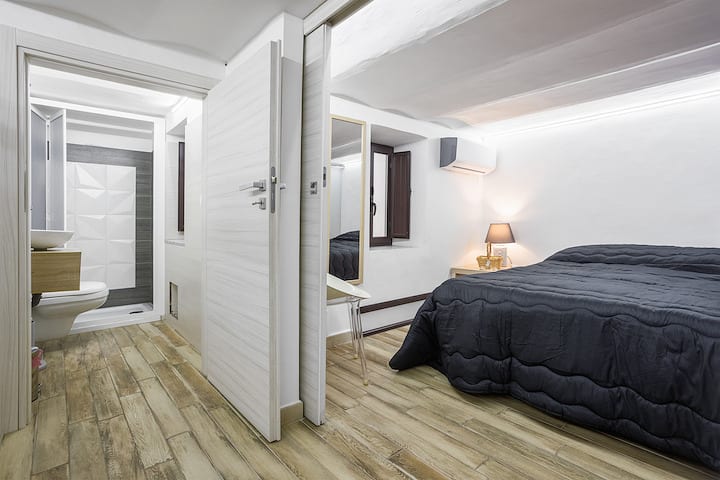 Camera soppalcata privata - Bed and breakfasts for Rent in Palermo ...