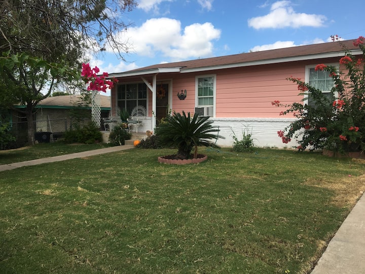 La Casa De Mamá Welcomes You With Open Arms - Eagle Pass, TX