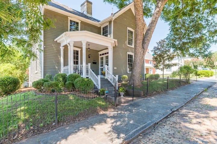 Charming Historic Getaway Near Downtown! - Lynchburg, VA