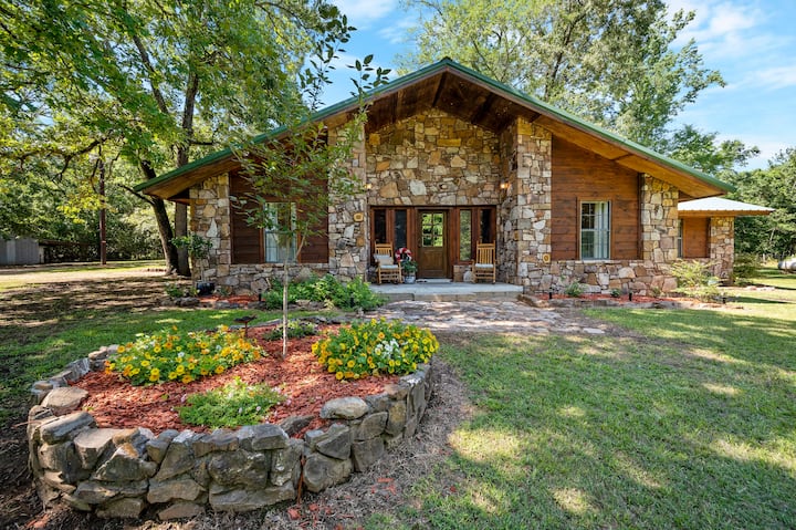 Secluded 4 Bedroom Farmhouse Nestled On 8 Acres. - Choctaw Casino Too-Broken Bow