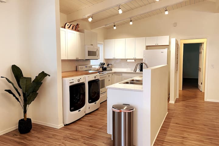 The White House Anchorage - 2 Br - Alaska