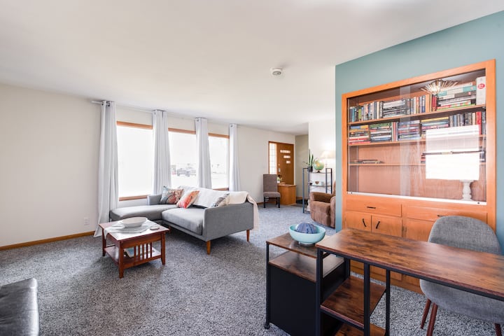 The Tosa Sage House, Come Enjoy Your Stay! - Brookfield, WI