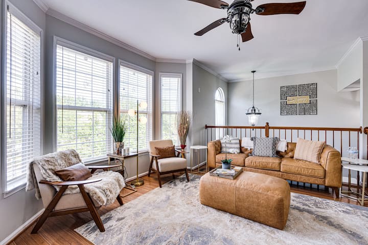 Private Sunlit 3 Bdr, 3 Lvl, Outdoor Patio, Garage - 雷斯頓