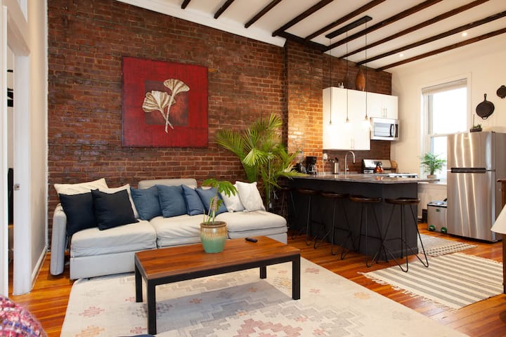 Rustic chic garden bedroom w private bathroom - Apartments for Rent in ...