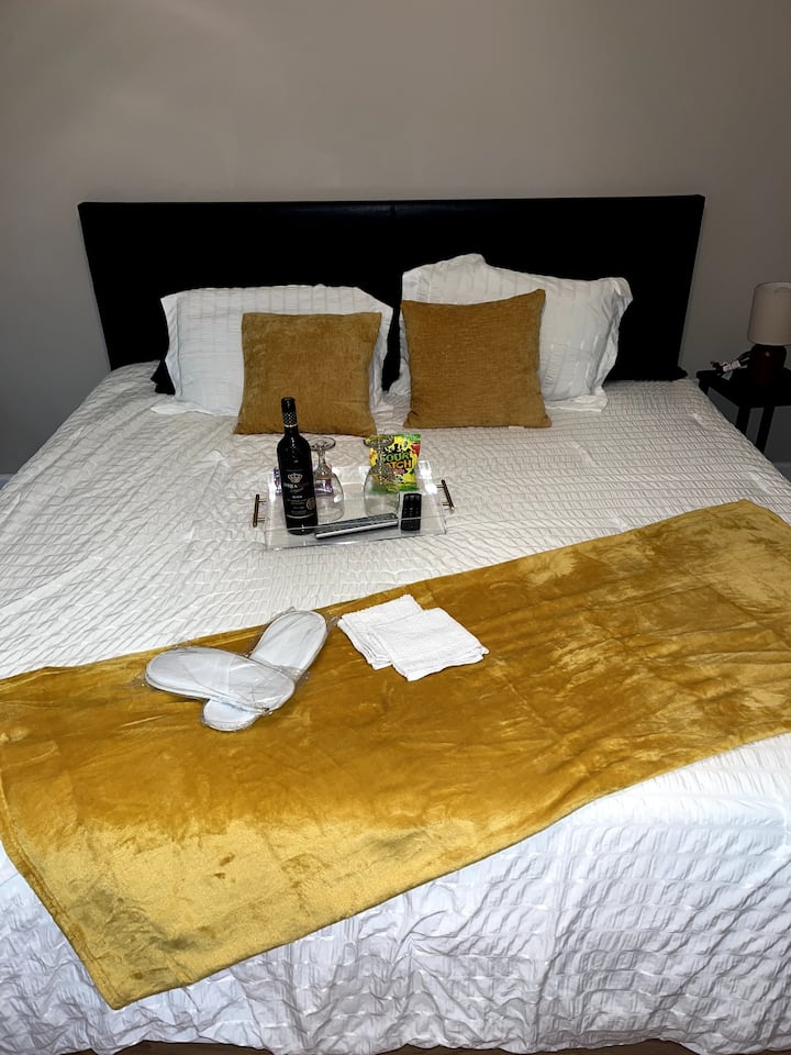 The Plush & Serene Private Room Ensuite - Cartersville, GA