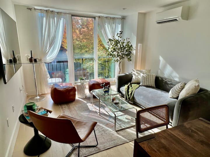 Bright+lovely Home / Beautiful Street - New York City