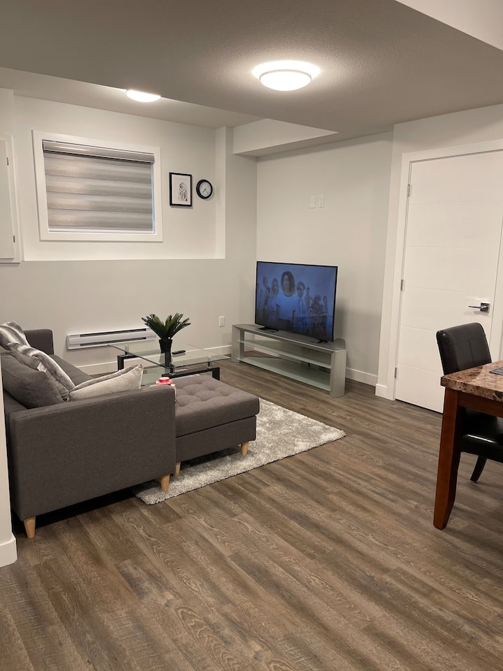 Clean, Cozy 2 Bedrooms Home In Saskatoon - Saskatoon