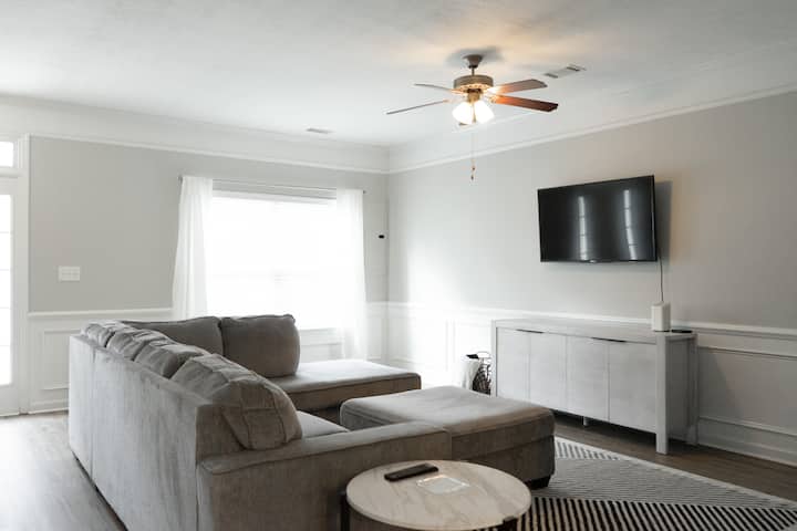 Cozy Central Townhouse (Golf Course, Costco, D&b) - Augusta, GA