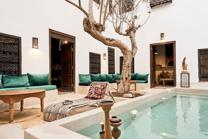 RIAD IZZA, Terraces Room /Terrace Room - Bed and breakfasts for Rent in ...