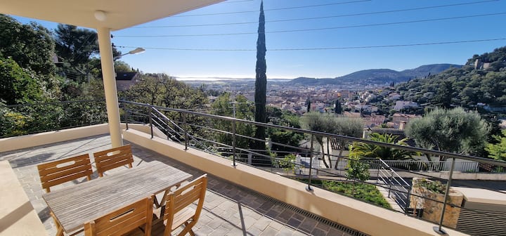 Vue Dégagée Proche Centre Ville De Hyères - La Crau