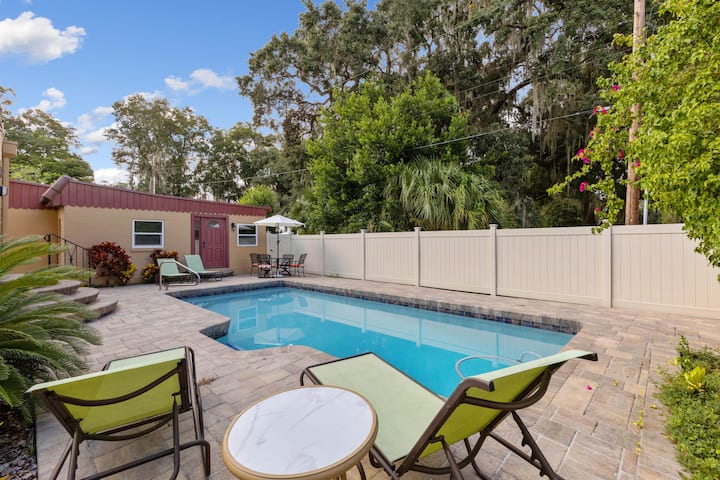 2/1 Pool & Pet Friendly Spanish Cottage - Lakeland, FL