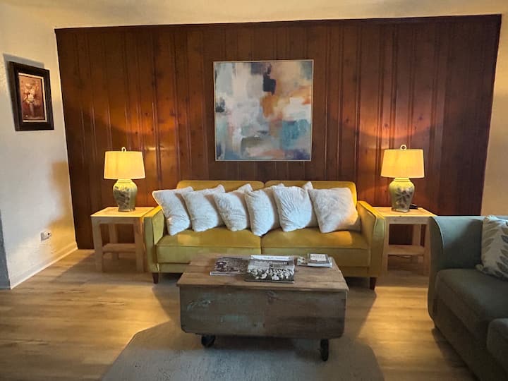 Modern 3 Bedroom, Lower Apartment Unit With Patio - Seneca Buffalo Creek Casino
