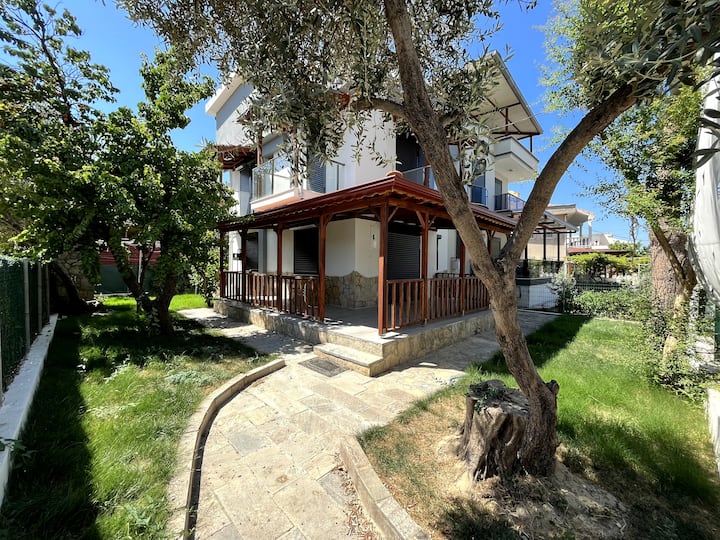 Foça Gencelli Sahilinde Yeni Ve Ferah Villa - Aliağa