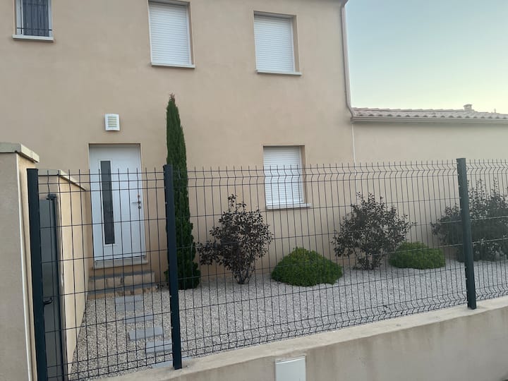 Belle Villa 4 Chambres , Piscine . - Orange