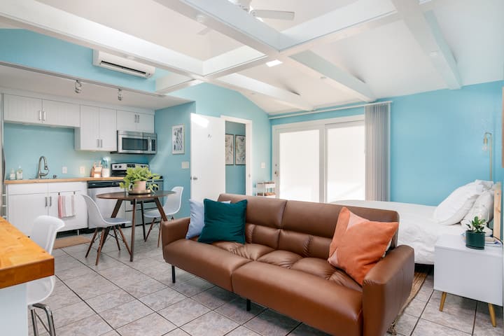 Quiet & Cozy Studio Near Beach & Downtown - St. Petersburg, FL