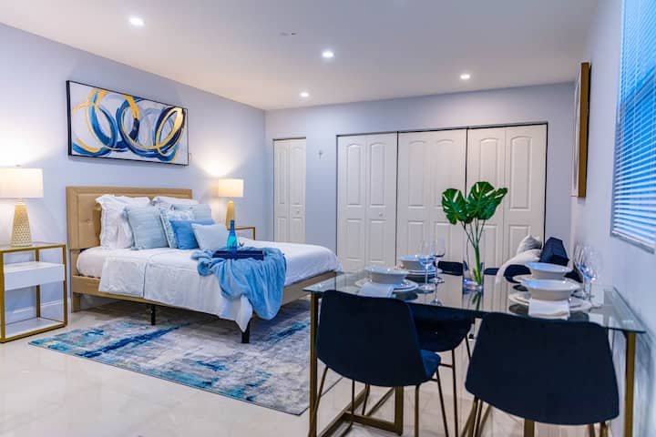 Cozy Blues Modern Studio With Private Entrance - Hollywood, FL