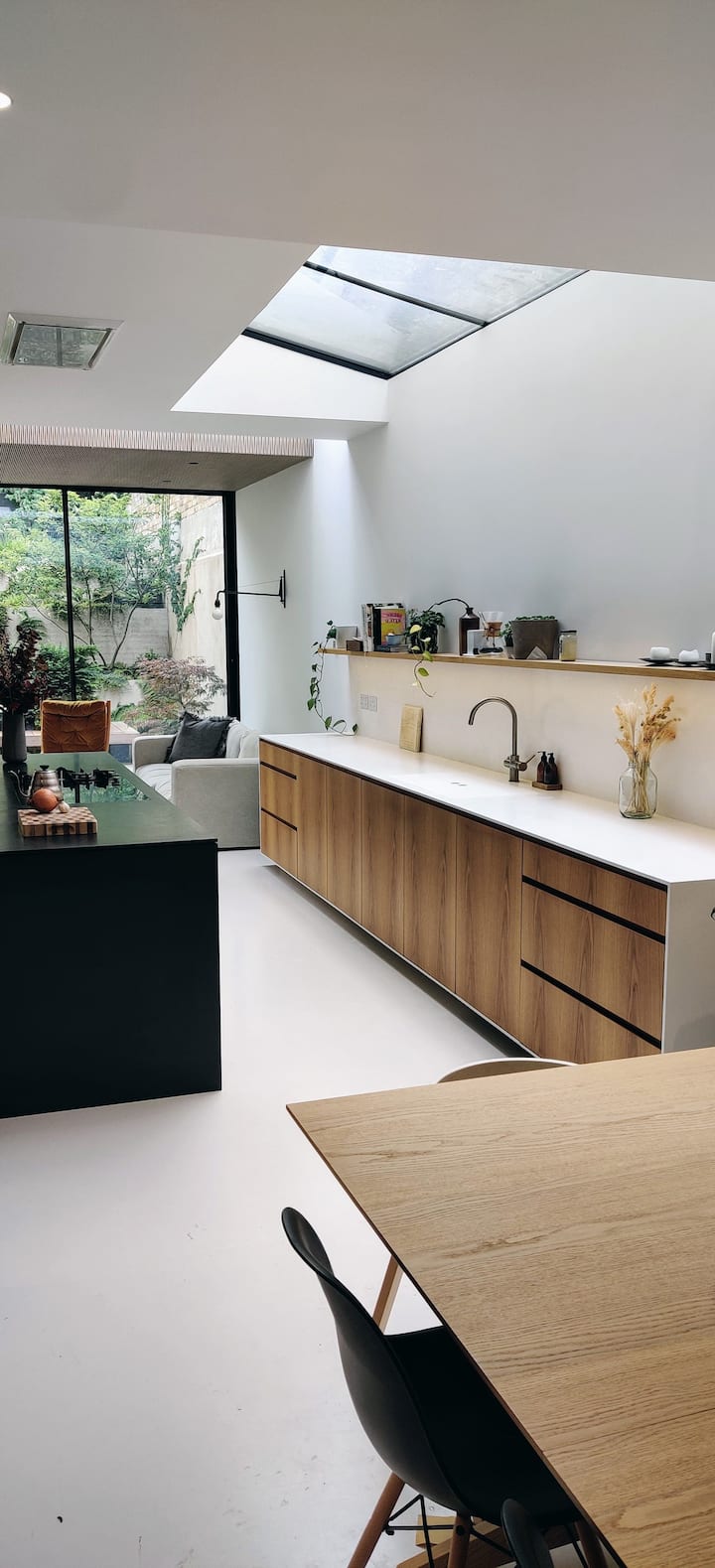Spacious Family Friendly Home With Lush Garden - London
