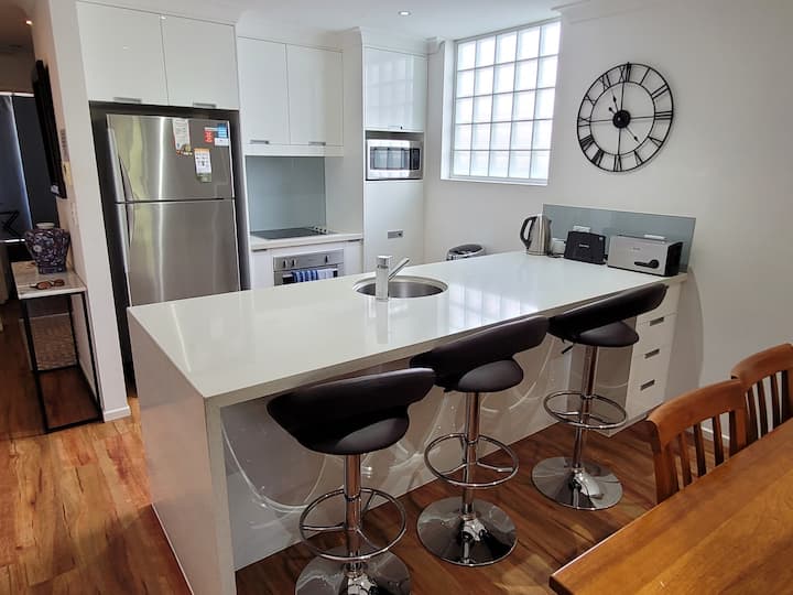 Modern 2 Bed 2 Bath Unit Featuring Large Balcony - Dalby