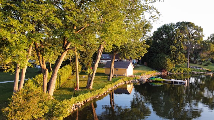Maple Leaf Retreat, Waterfront Escape In Orillia - Orillia
