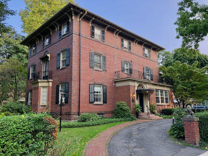 Updated 1bedroom Apt#6 In 1906 Mansion - Rochester, NY